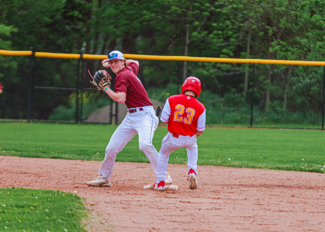 Doubleheader split | News, Sports, Jobs - Observer Today